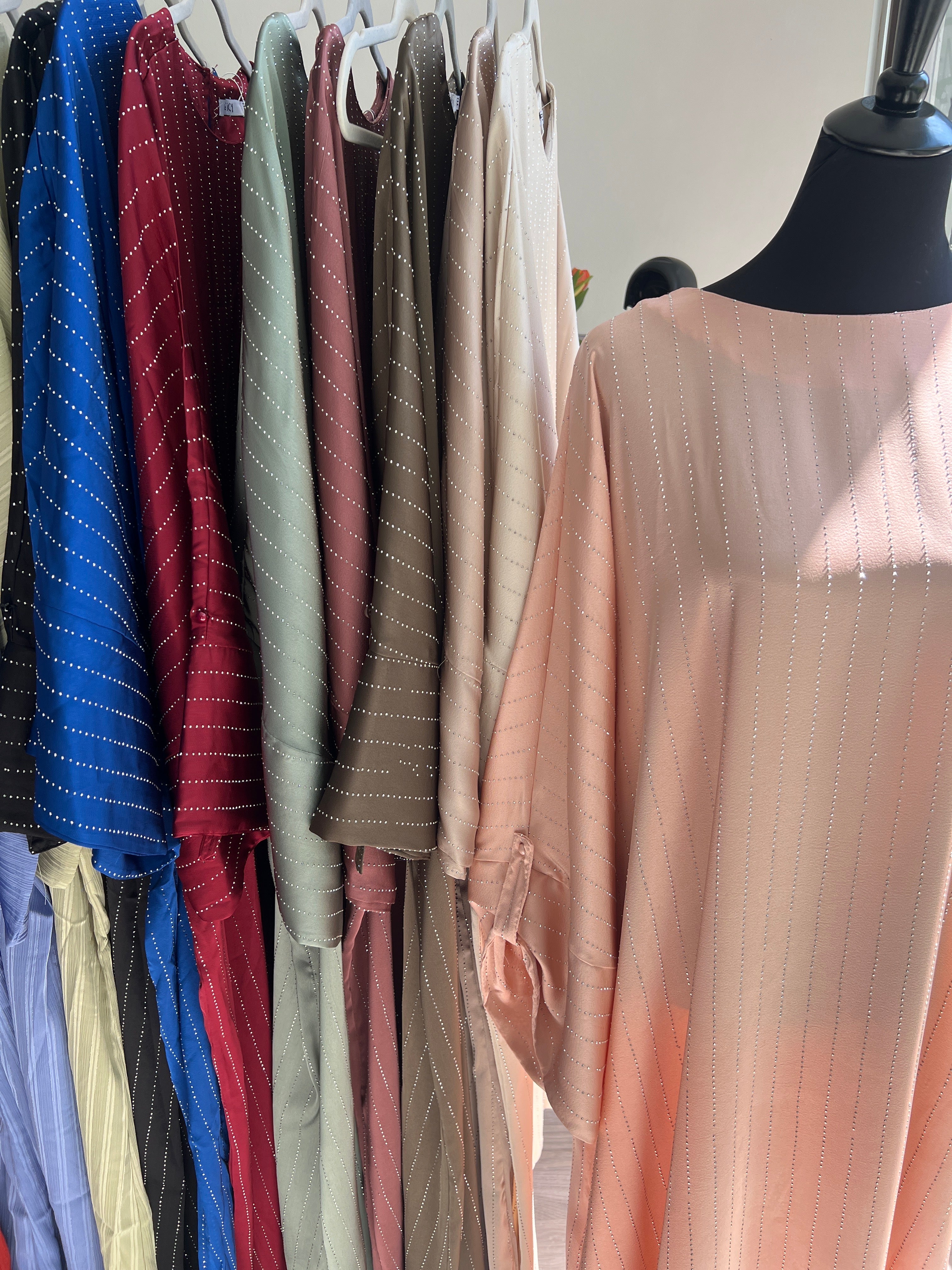 Frühling 2025 Kollektion – Modest Fashion & Abayas | Sheylin Vienna ...