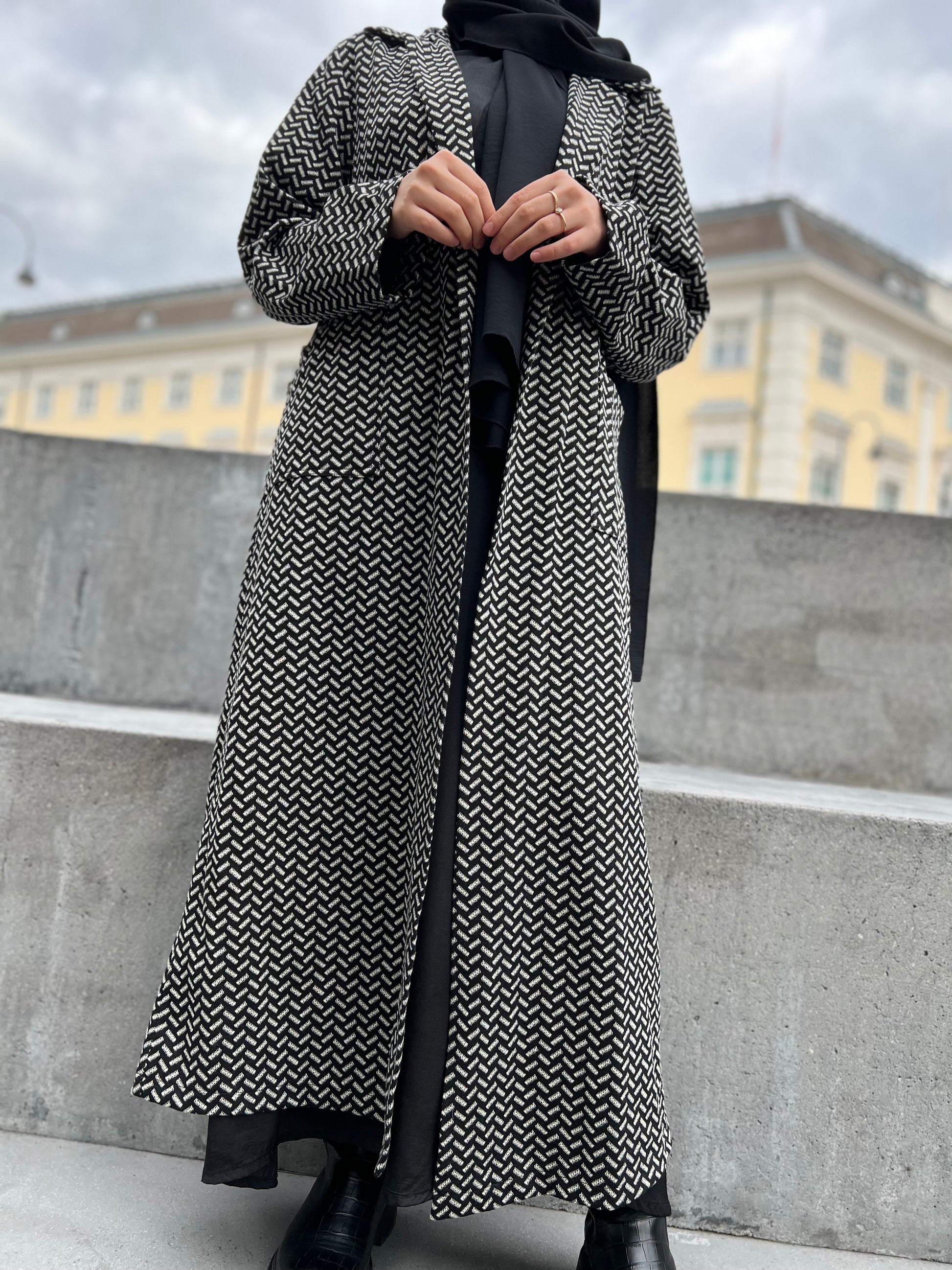 Kimono schwarz/weiß mit Taschen – Sheylin